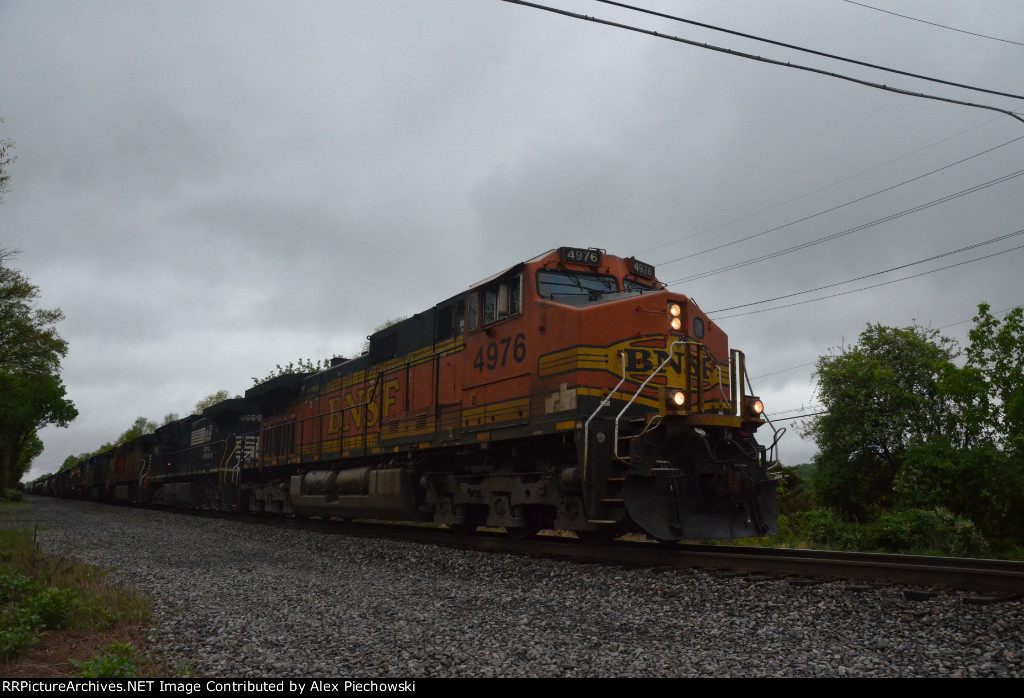 BNSF 4976